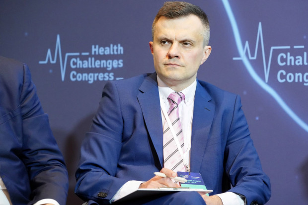 Nowe terapie trafiają do polskich pacjentów z opóźnieniem. Powodów jest ...