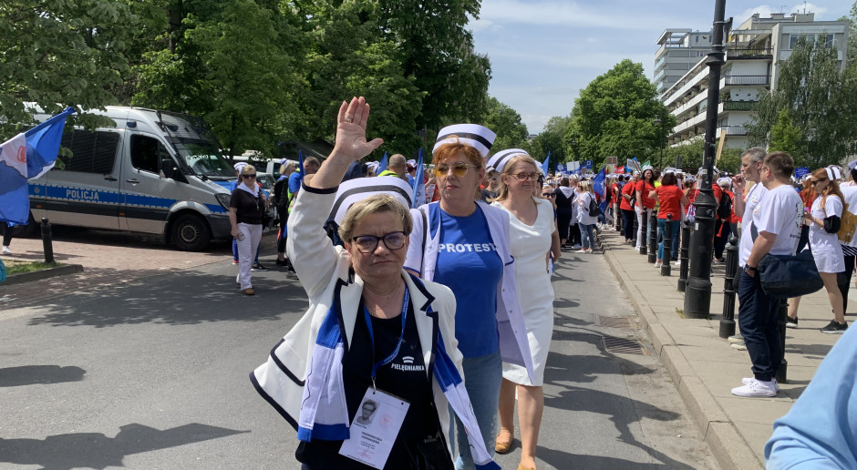 6 czerwca protest pielęgniarek przed Sejmem. Krystyna Ptok: w 2030 roku ...